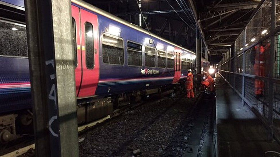 Derailed London Paddington train is finally moved - BBC News