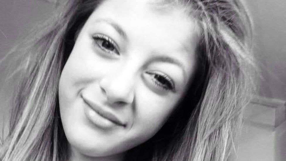 Leah Heyes: Teenagers detained after girl's drugs death - BBC News