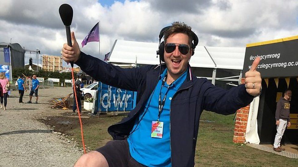 Byrbryd ysgol anarferol Ifan Evans - BBC Cymru Fyw