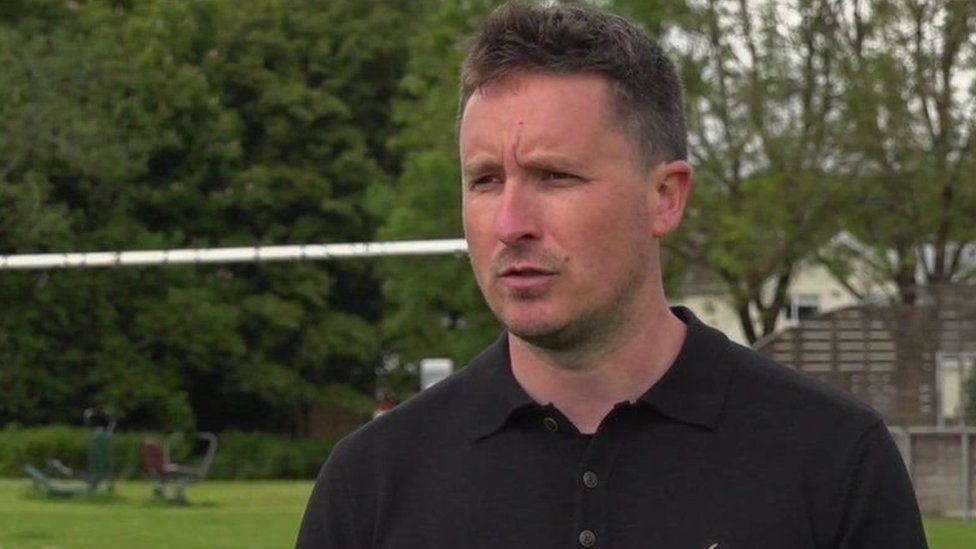 Diogelu 400 o swyddi a chreu bron i 100 arall yn Llanberis - BBC Cymru Fyw