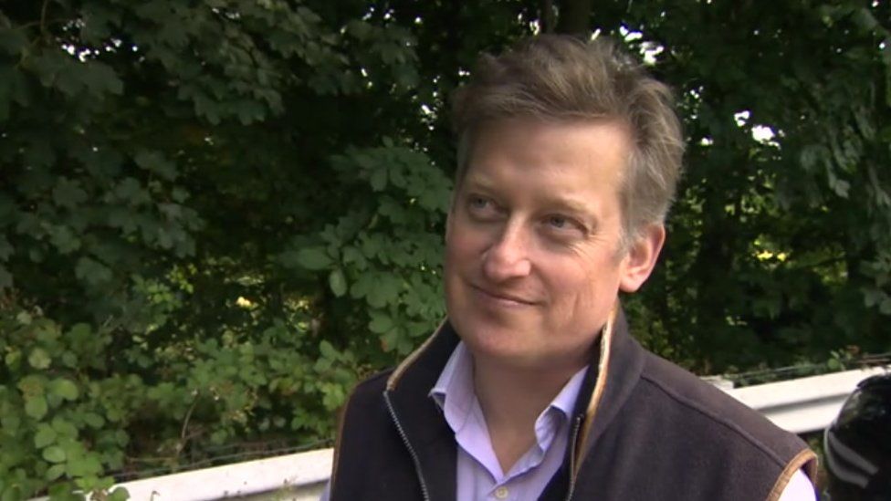 'Picnic protest' held against Ilkley Moor grouse shooting - BBC News