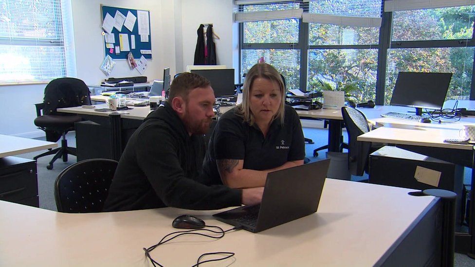 Cornwall's homeless people lent laptops for work access - BBC News