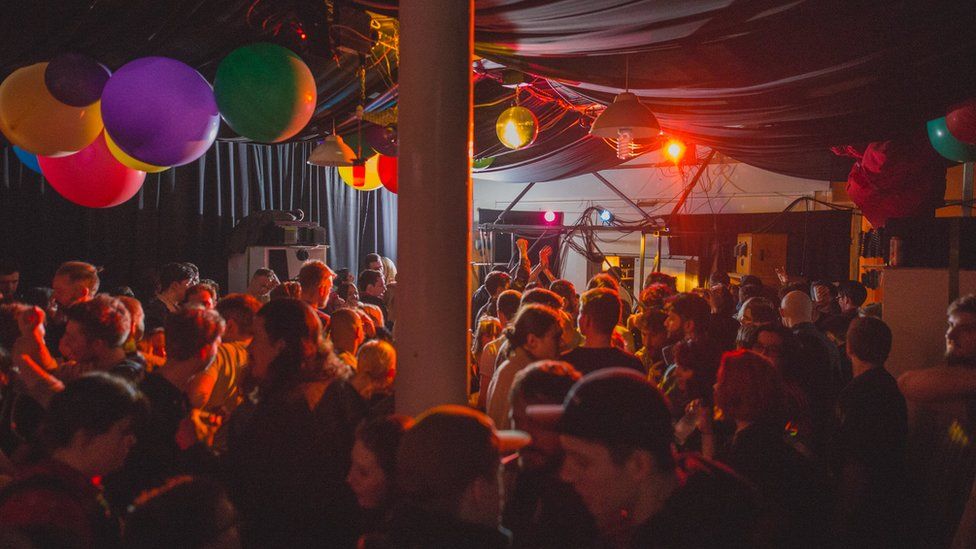 Electronic DJs rally to save Leeds arts charity - BBC News