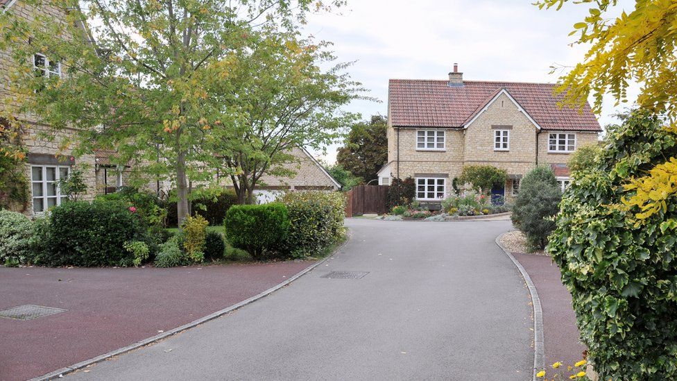 Home Buyers Take Out 10 Fewer Mortgages Bbc News