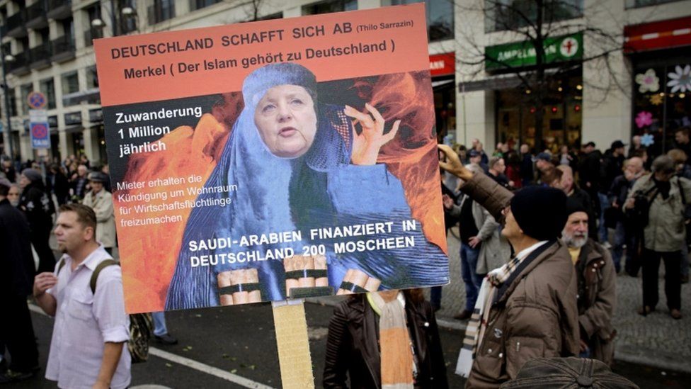 Migrants Crisis Merkel Backs De Maiziere In Refugee Row Bbc News