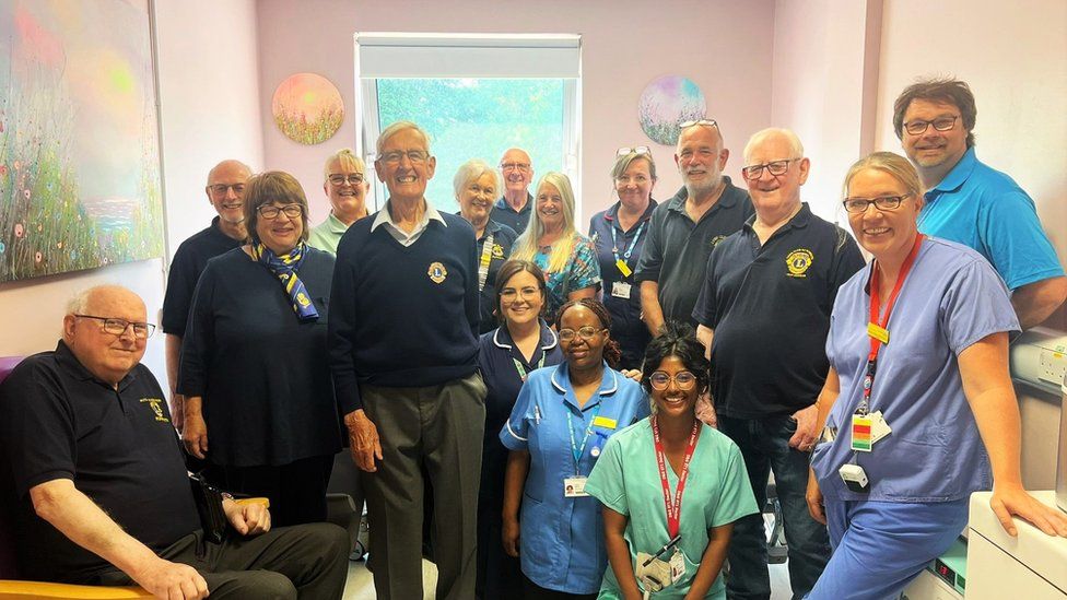 Derriford Hospital opens new room for pregnant women - BBC News