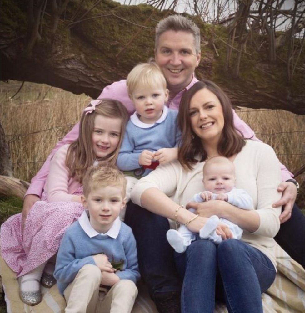 3 llun: Lluniau pwysicaf Ifan Jones Evans - BBC Cymru Fyw