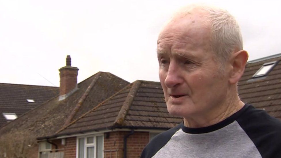 Neighbours 'devastated' by Ringmer fire death - BBC News