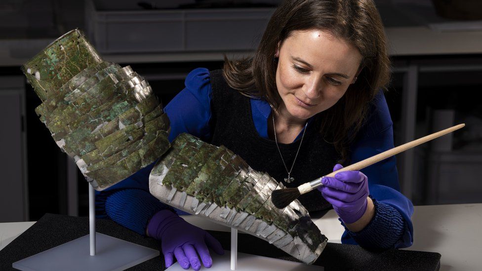 The 2,000 year old Roman 'jigsaw puzzle' - BBC Newsround
