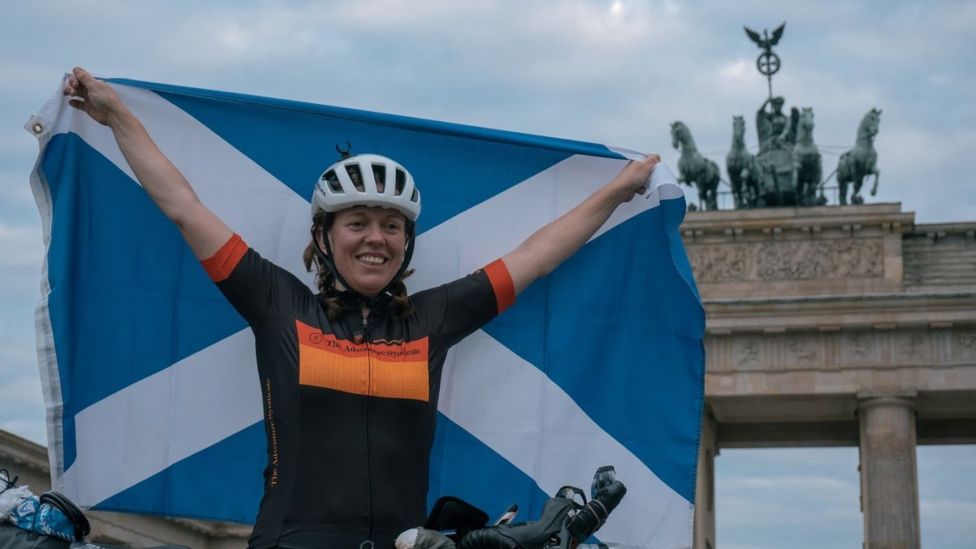 Inverness cyclist Jenny Graham a new world record holder - BBC News
