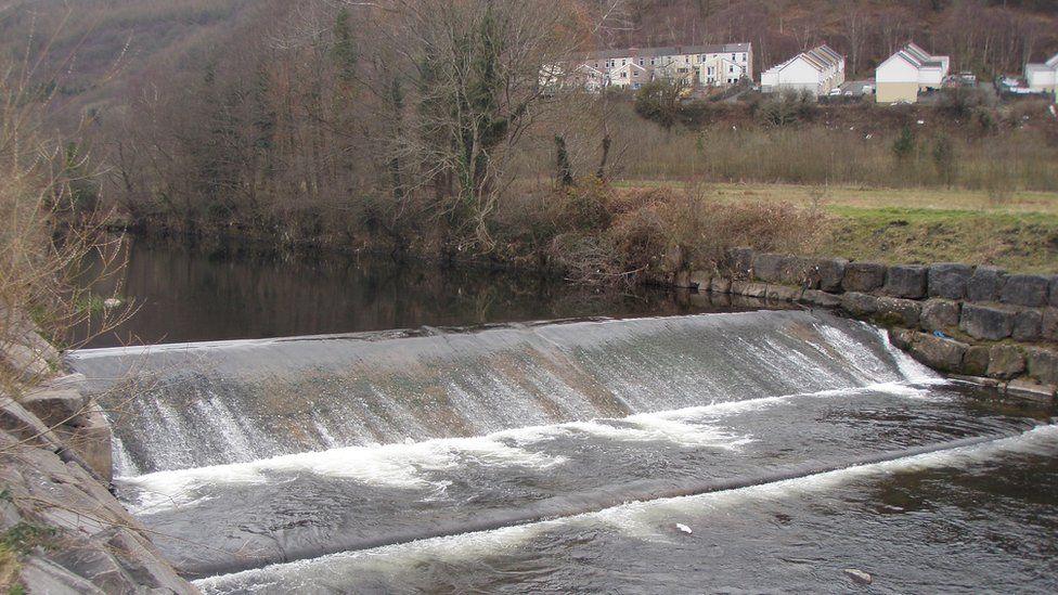Merthyr weir to be altered to boost fish numbers in River Taff - BBC News
