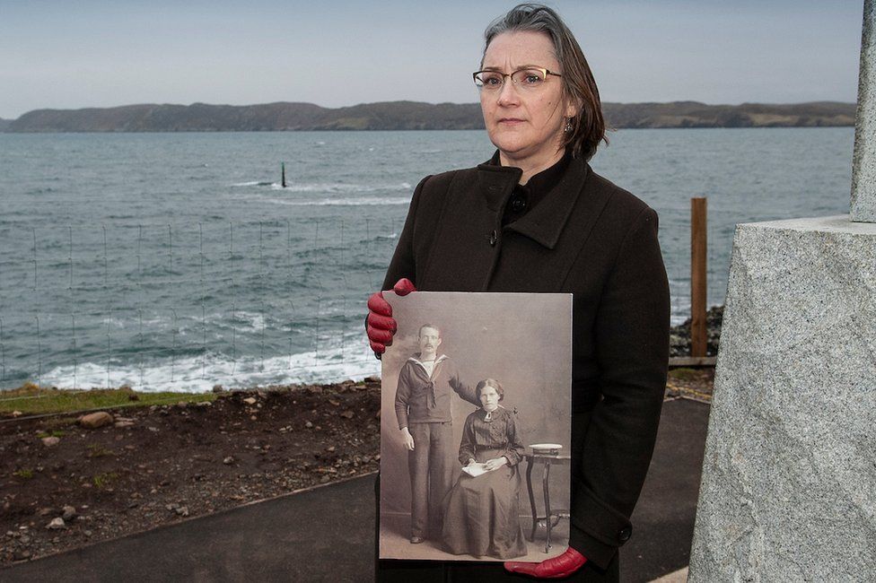Prince Charles and Nicola Sturgeon to attend Iolaire service - BBC News