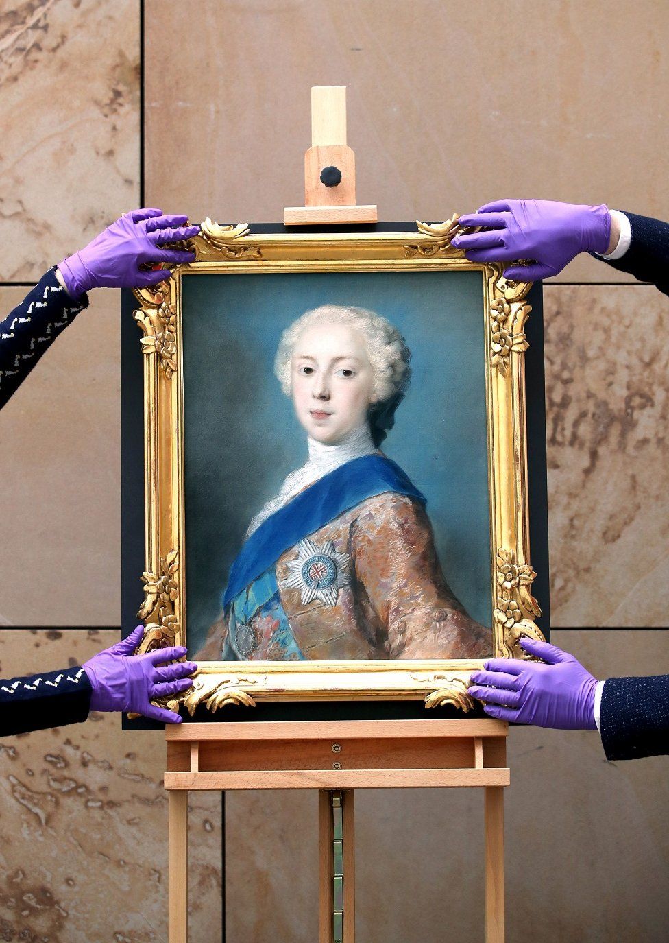 'Unknown' Bonnie Prince Charlie portrait unveiled in Edinburgh - BBC News