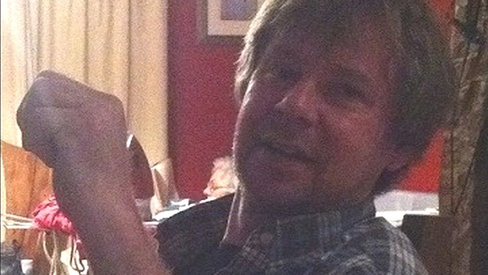 Tribute to van driver David Mitchell killed in pile-up - BBC News