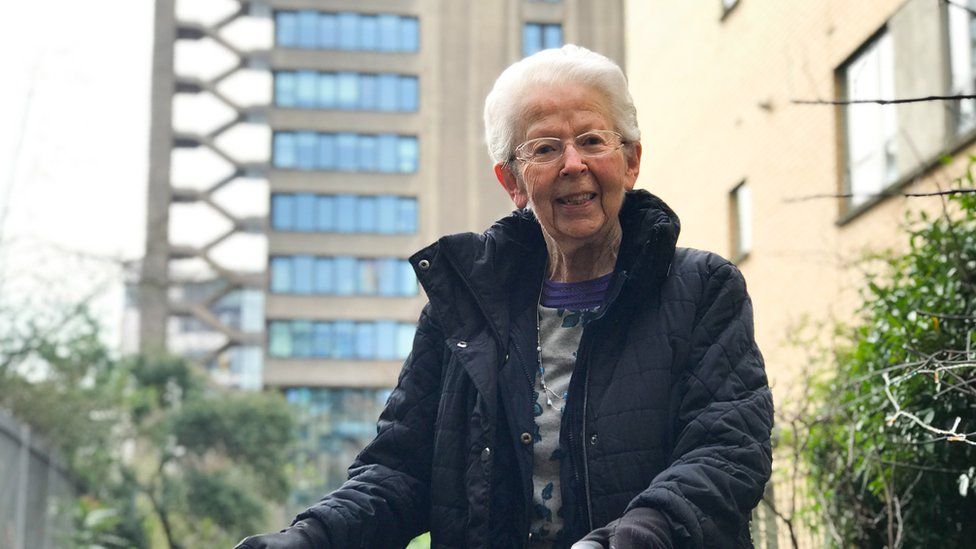 'A most unusual experience': A year of lockdown in London - BBC News