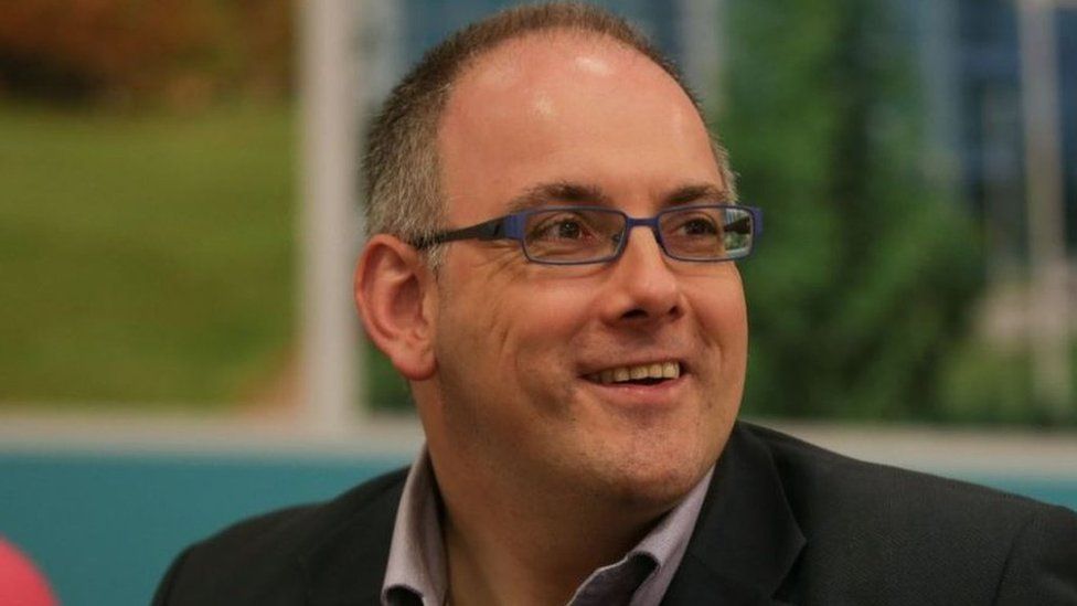 Junior ministers Robert Halfon and James Heappey quit government - BBC News