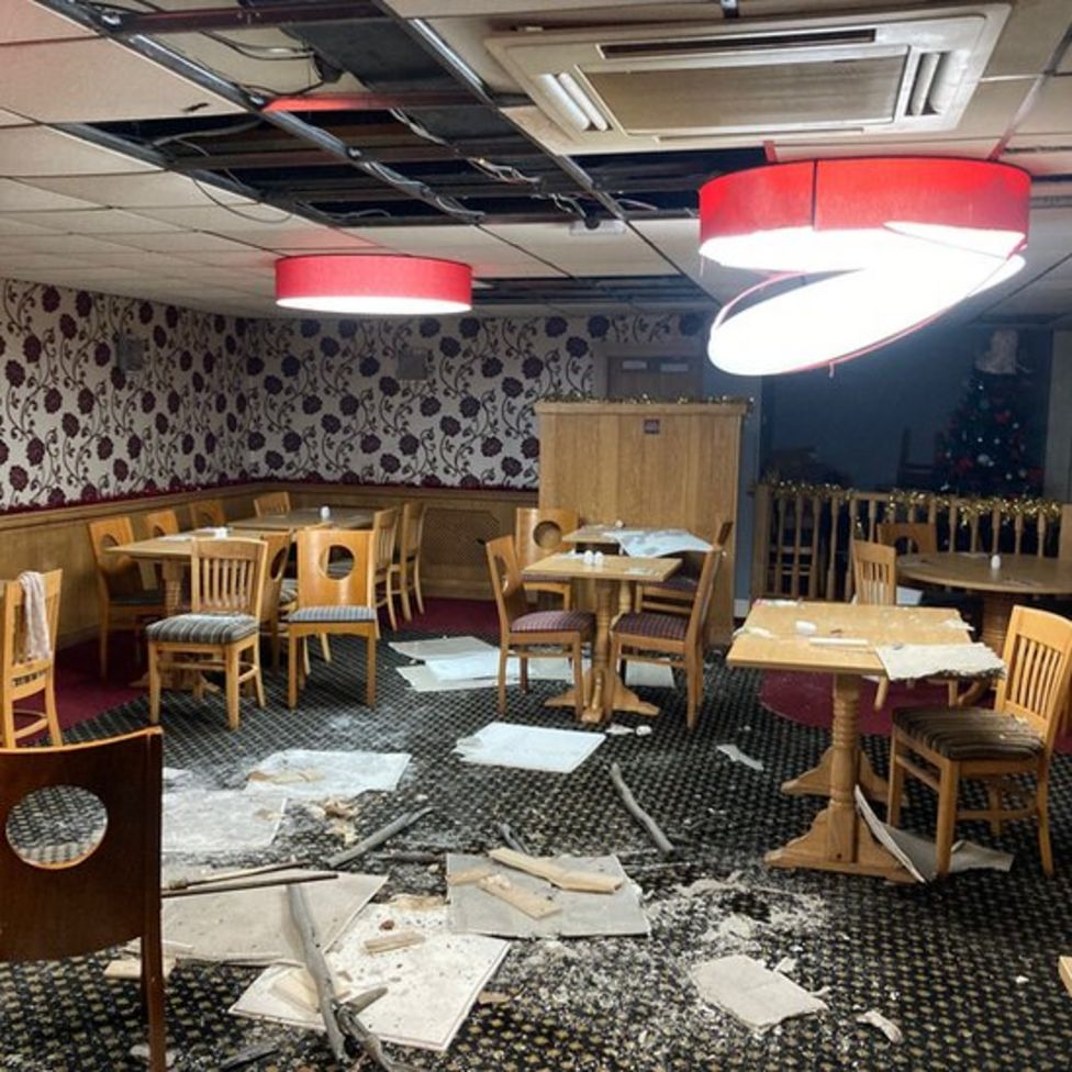 Mountain Ash pub: Pipes burst with water pouring from ceiling - BBC News