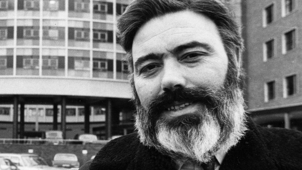 Obituary: Alan Simpson - BBC News