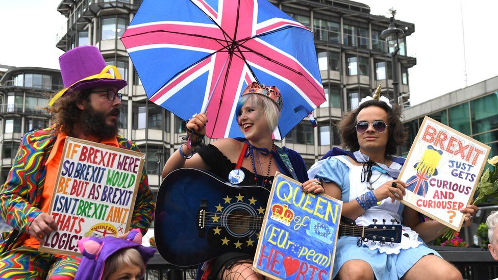 Anti-Brexit protesters hold 'No to Boris' march - BBC News