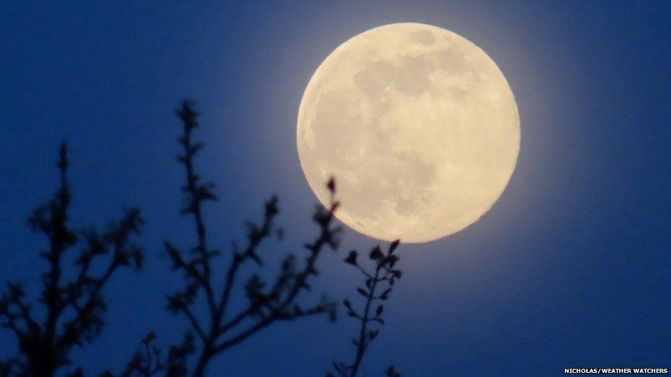 Super pink moon dazzles in UK skies - BBC Weather
