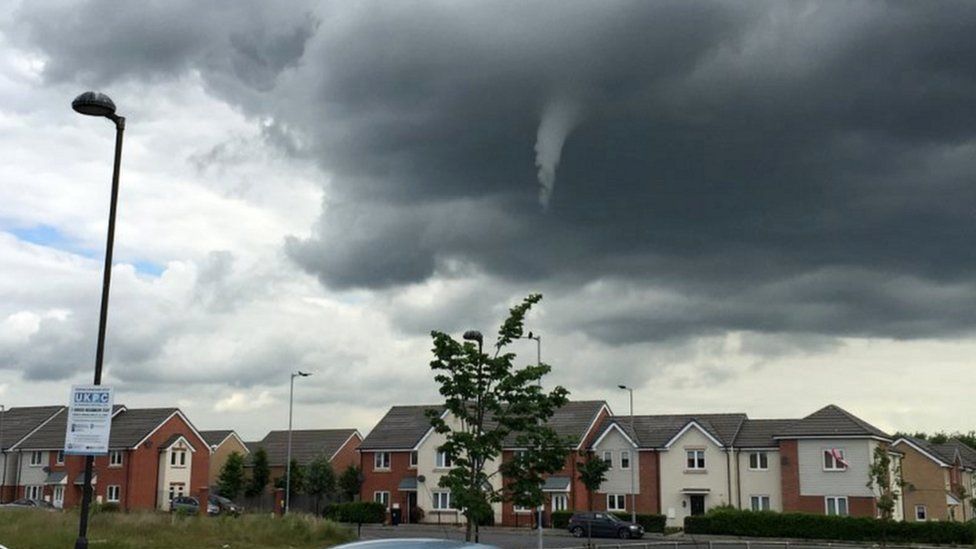 'Surprising' funnel cloud over South Yorkshire - BBC News