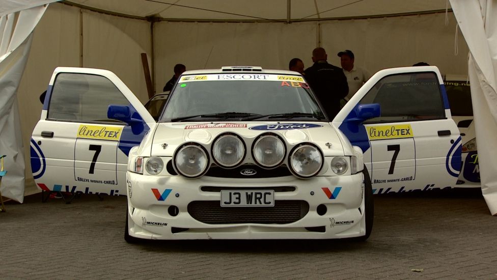 Supercar festival with racing-track takes over Glasgow - BBC News