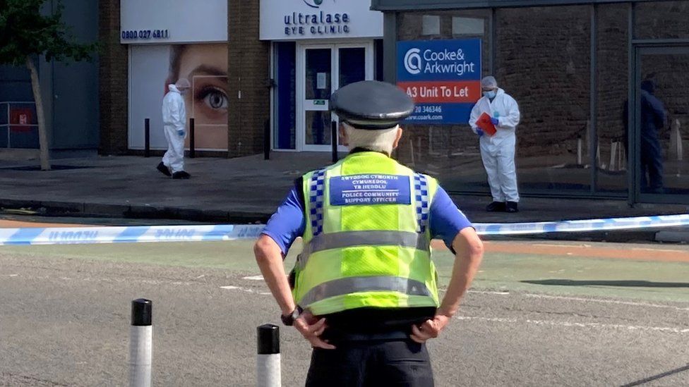 Police shut major Cardiff road after double stabbing - BBC News