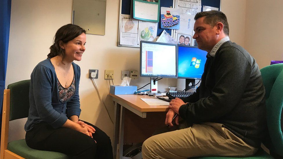 GP practices close in record numbers - BBC News