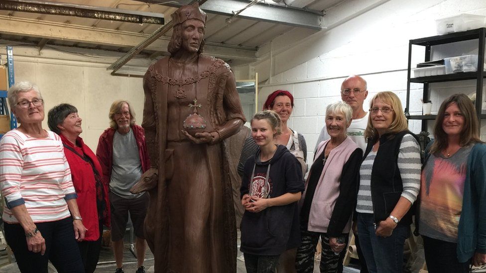 Cerflun o Harri VII ar ei ffordd i Benfro - BBC Cymru Fyw