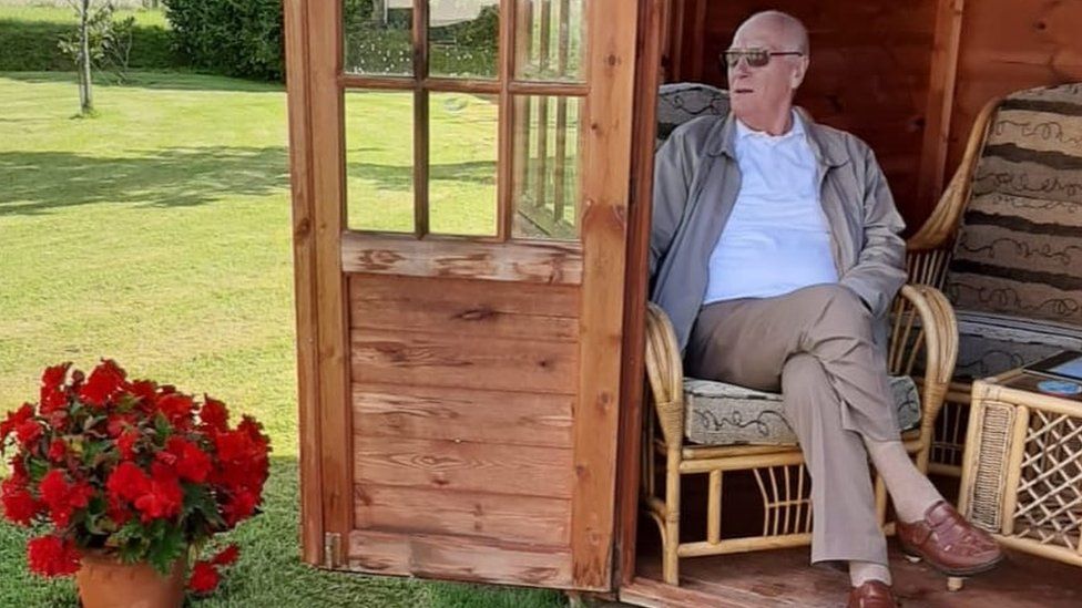 Northampton widow walks 1,000 miles in memory of husband - BBC News