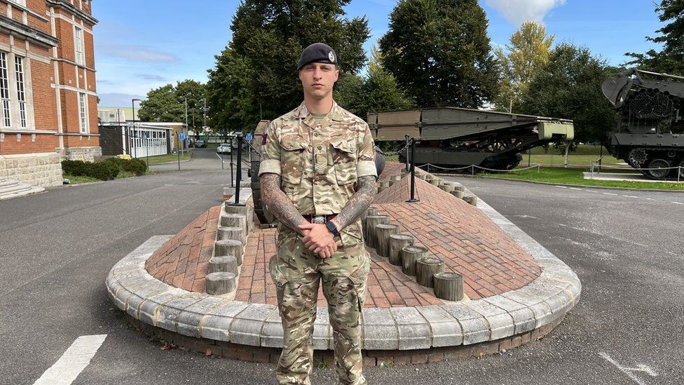 Queen's funeral: Kent soldiers describe 'pride' over march - BBC News