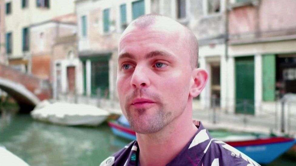 Sculptor Sean Edwards Venice Biennale choice for Wales - BBC News