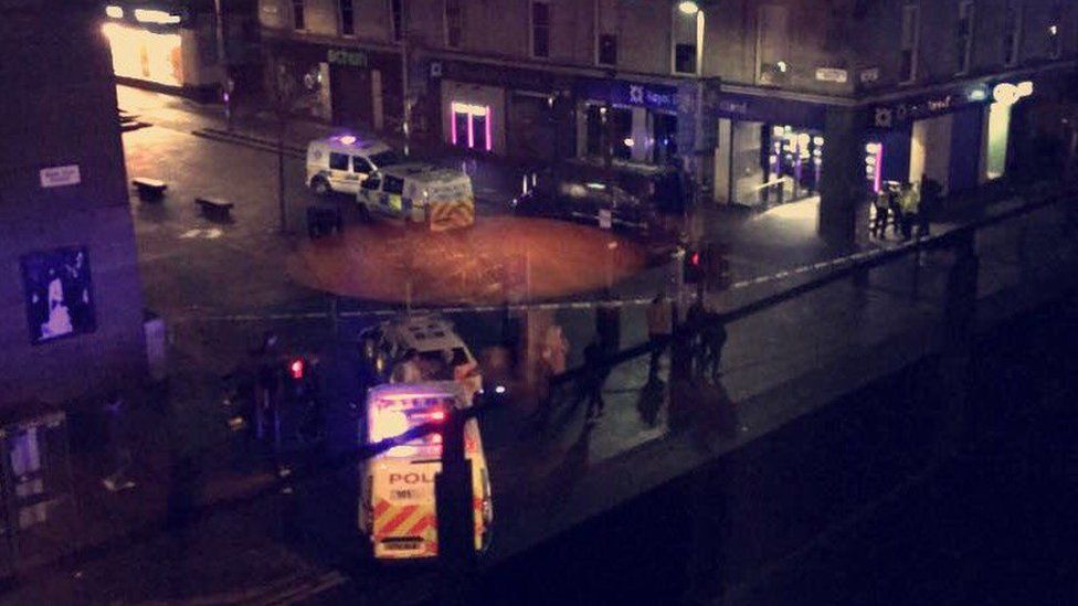 Armed robbers target G4S security van in Glasgow - BBC News