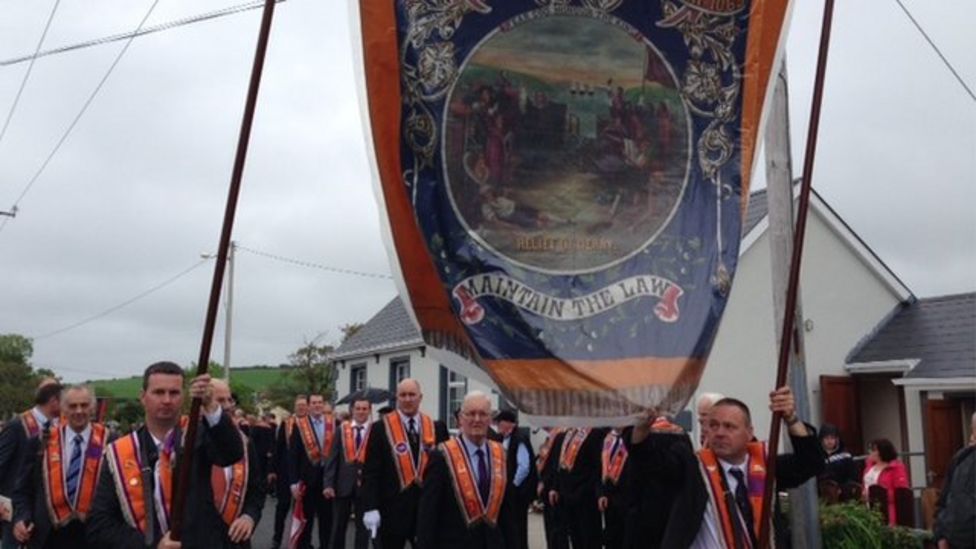 Rossnowlagh hosts annual Orange Order parade - BBC News