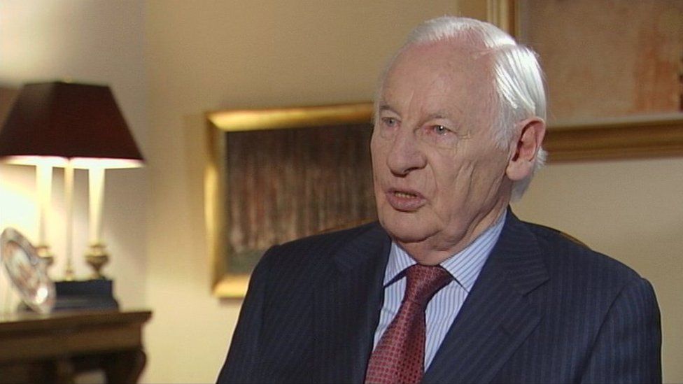 Peter Barry: Former Irish deputy prime minister dies - BBC News