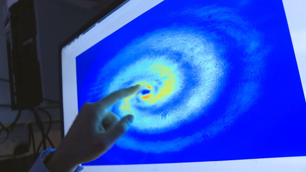 Heriot-Watt researchers build black hole simulation in lab - BBC News