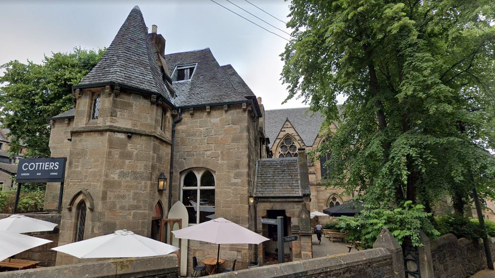 Mice infestation shuts Glasgow bar Cottiers - BBC News