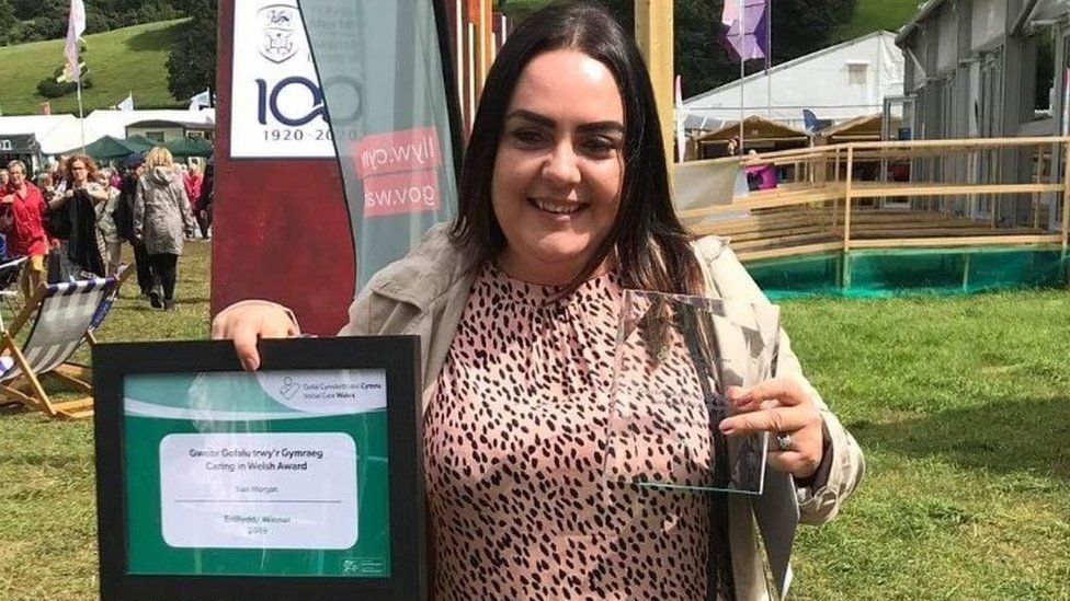 National Eisteddfod: 'Paper Birds' wins drama medal - BBC News