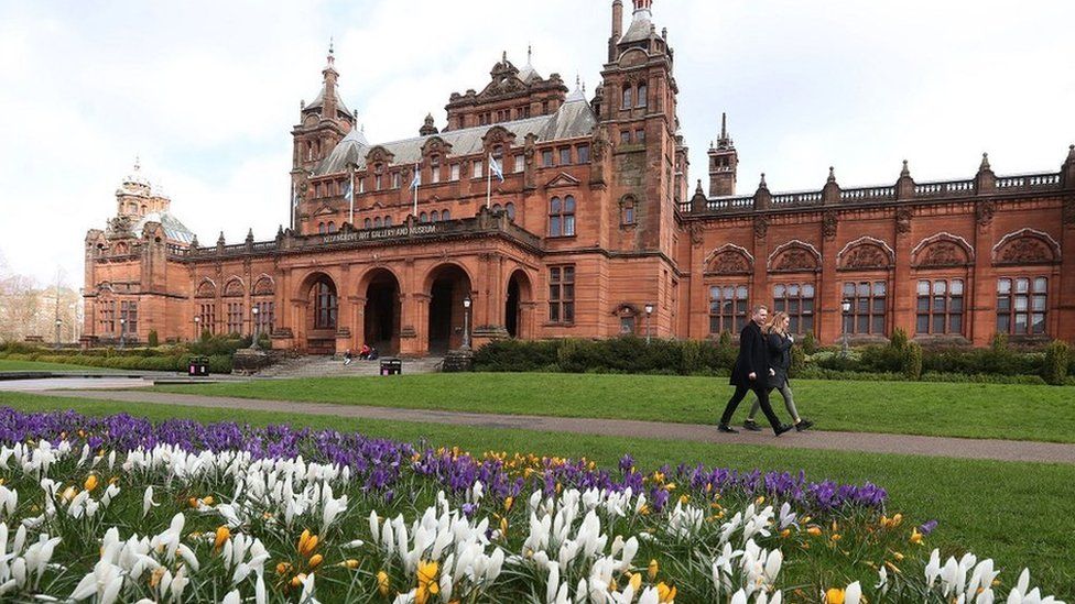 Campaigners call for more Glasgow libraries to reopen - BBC News