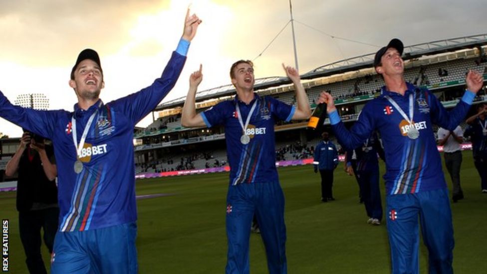 Gloucestershire: Gareth Roderick signs new three year contract - BBC Sport