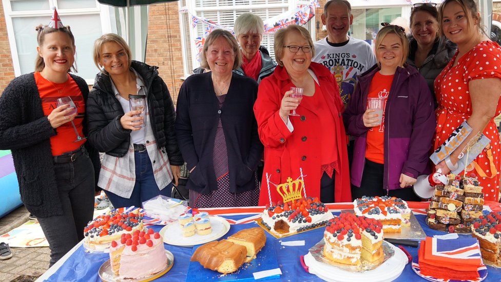 Crowds out for second day of Coronation events in West Midlands - BBC News