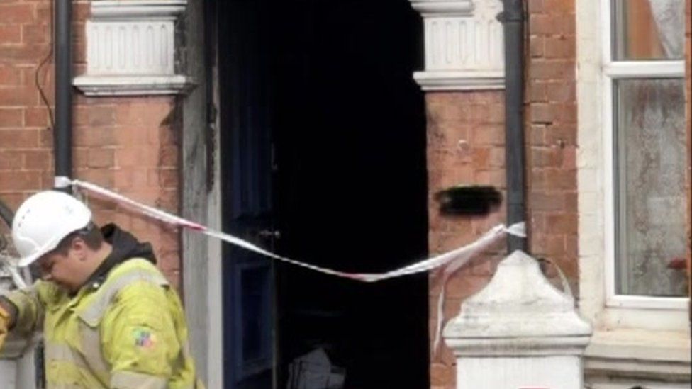 Hastings house fire: Man dies in hospital - BBC News