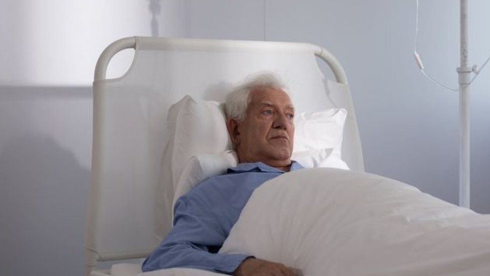 NI patients 'facing unnecessary hospital discharge delays' - BBC News