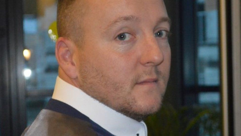 Chris Macdonald honoured for Southampton Water rescue - BBC News