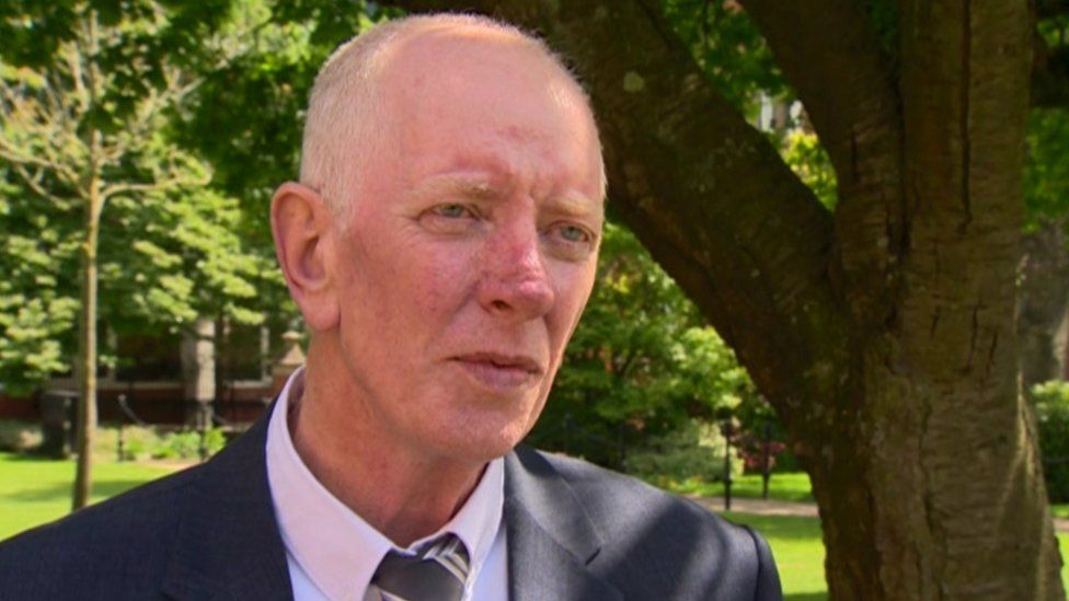 NI Troubles: UVF gives 1974 murder account to Crawford family - BBC News