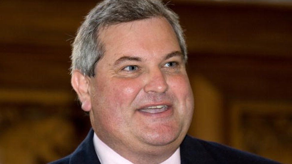 Waitrose boss Mark Price to stand down - BBC News