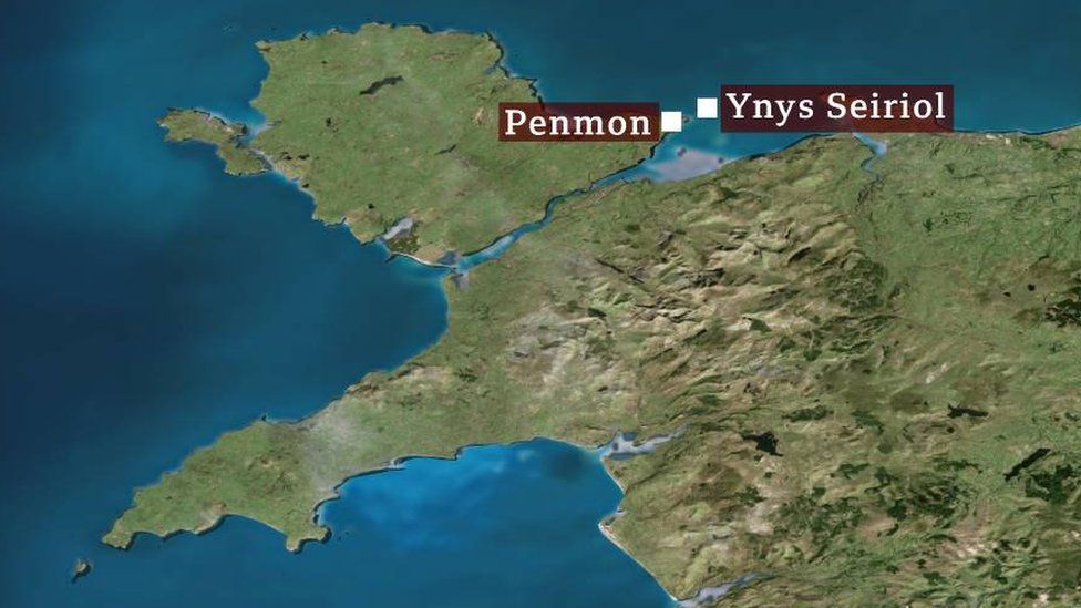 Peilot ar goll wedi 'damwain awyren ysgafn' ger Ynys Môn - BBC Cymru Fyw