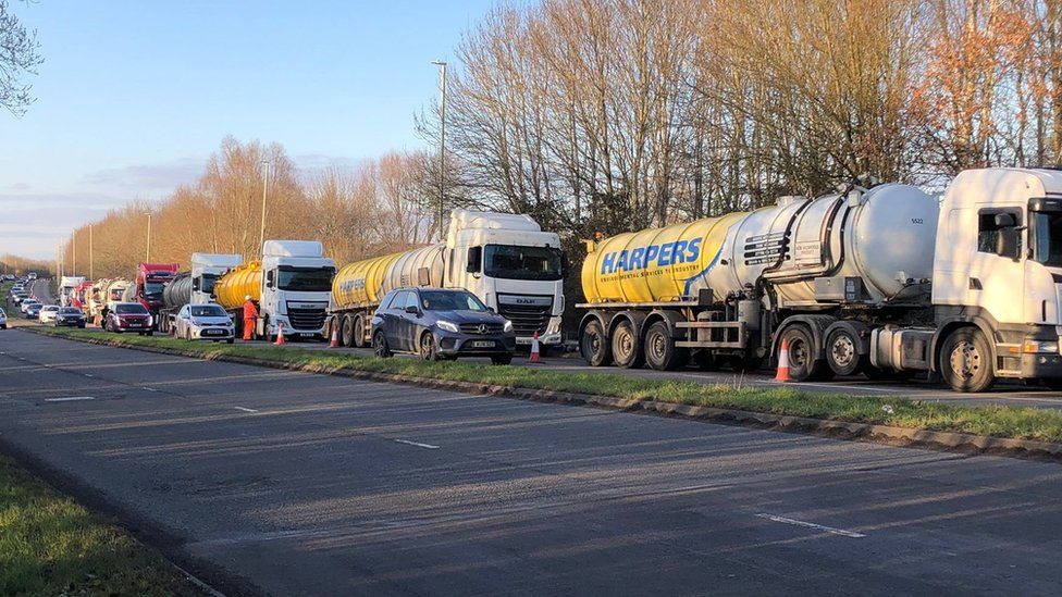 New Swindon sewage pipe 'could take years' to complete - BBC News