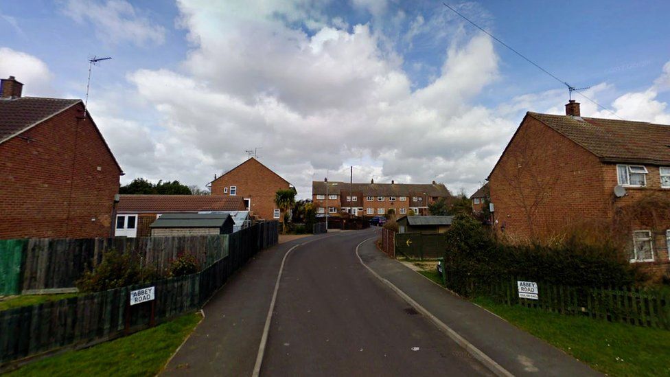 Roade body in car: Death not believed to be suspicious - BBC News