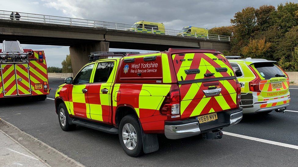M62 crash: Car transporter driver killed in bridge collision - BBC News
